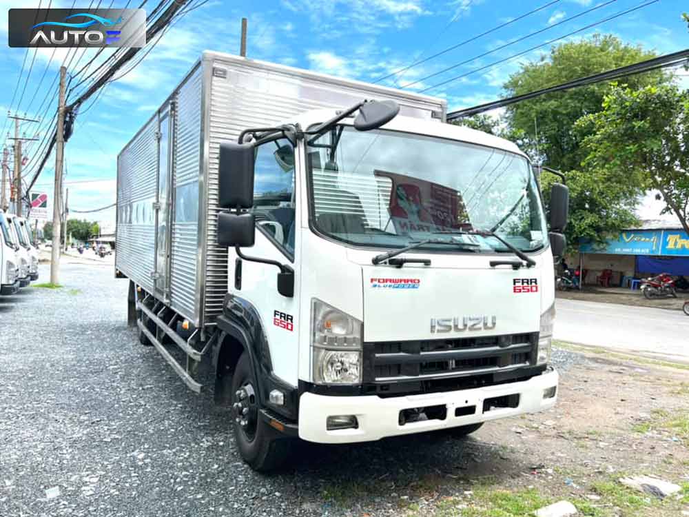 Xe tải Isuzu FRR 650 thùng kín inox 6.5 tấn dài 6.7 mét