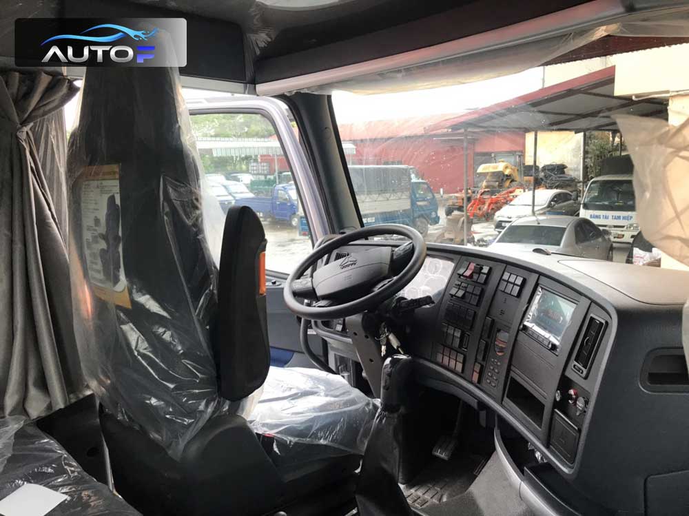 Xe tải Howo A7 4 chân (18 tấn, dài 9.4m) thùng mui bạt